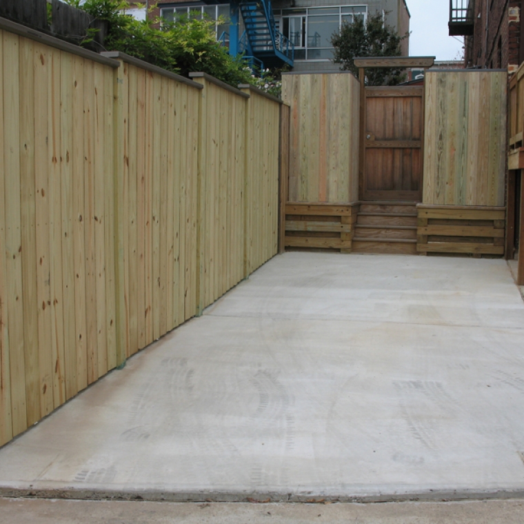 Urban Alley Driveway - Studio Russo